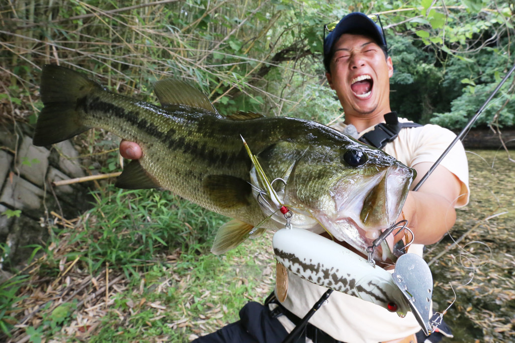 オニちゃんねるvol.15「キレイな池はこう攻めろ！ オニちゃん流アプローチ」 | 釣りの総合動画サイト「Vish（ヴィッシュ）」