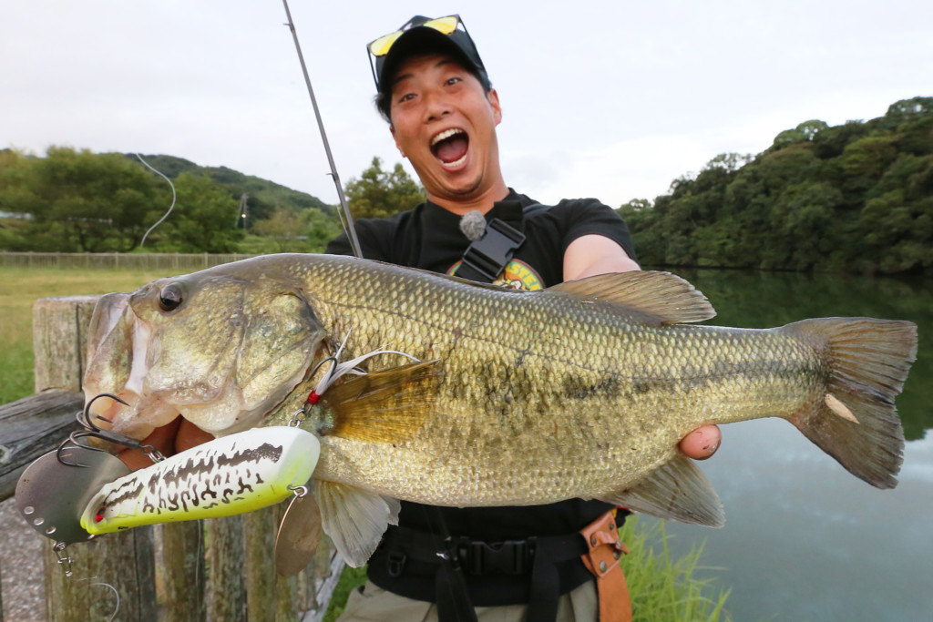 オニちゃんねるvol.15「濁った池はこう攻めろ！ オニちゃん流アプローチ」 | 釣りの総合動画サイト「Vish（ヴィッシュ）」