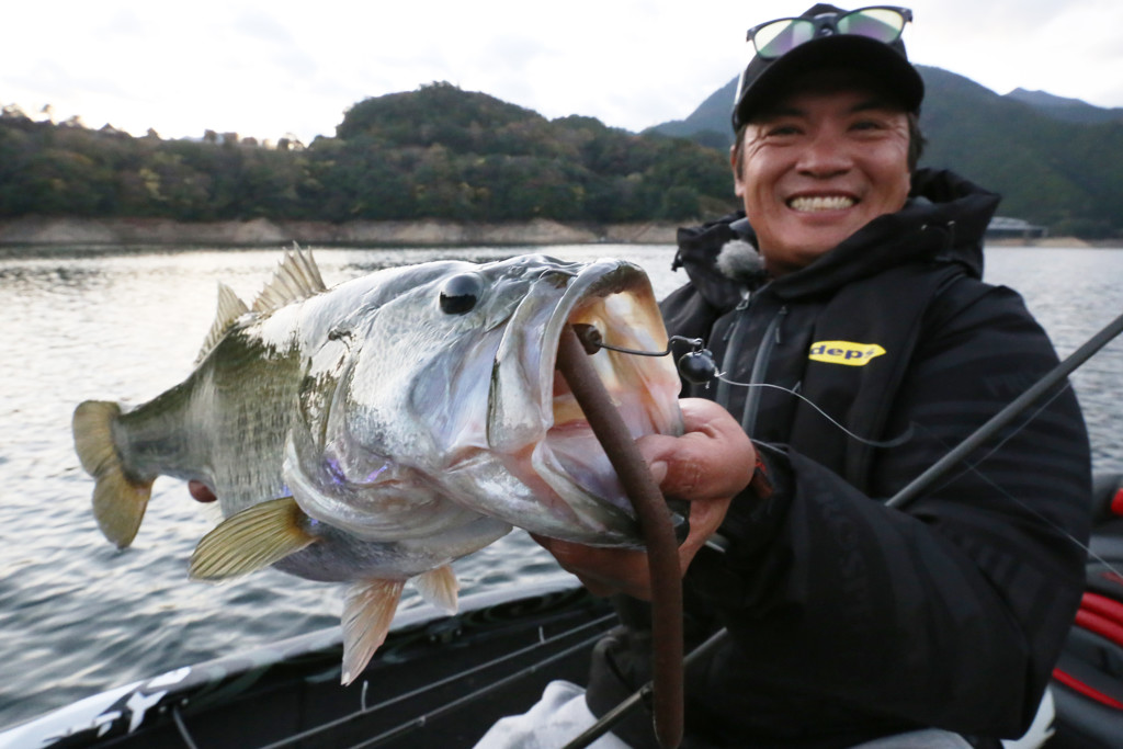 キムケンスタイルvol.15「晩秋の池原ダムでパワープレイ!!」 | 釣りの総合動画サイト「Vish（ヴィッシュ）」