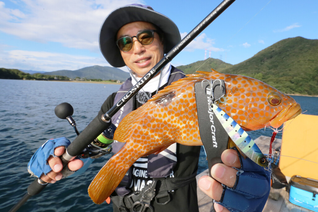 ショアジギ道場R vol.19 「筏の根魚には刻みポチャンとTaDaMaKi攻め」 | 釣りの総合動画サイト「Vish（ヴィッシュ）」