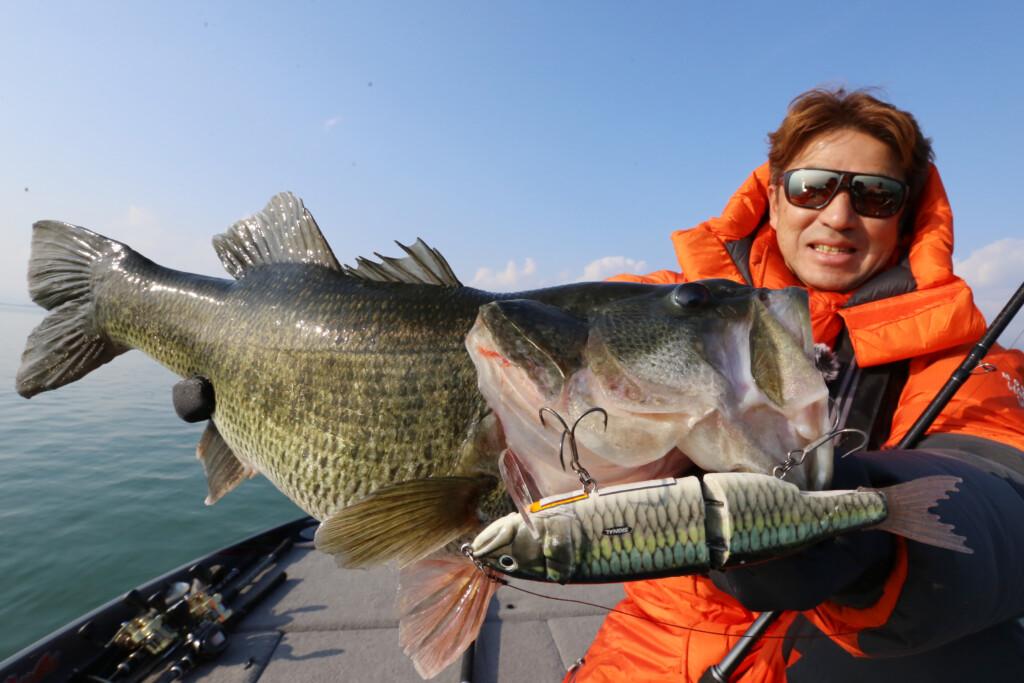 奥田学ビッグセオリーvol.13 「絶対的ビッグベイティング・デッドスローとは？」 | 釣りの総合動画サイト「Vish（ヴィッシュ）」