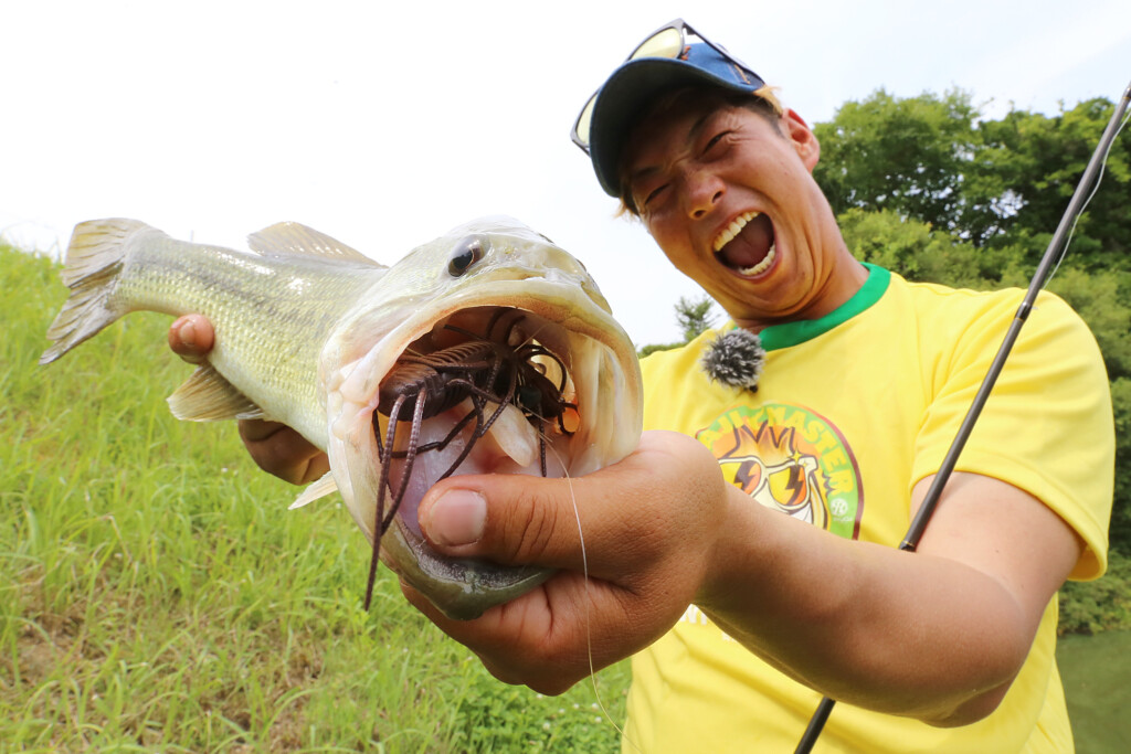 オニちゃんねるvol.21 「最強のフォローリグ！ 水面モワモワワッキー攻め」 | 釣りの総合動画サイト「Vish（ヴィッシュ）」