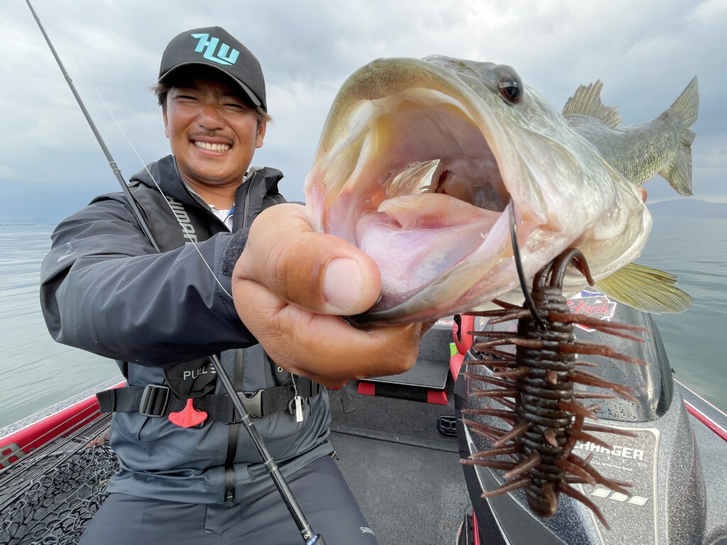 南湖LOVER vol.9 「水巻く場所は、おかえり高比重！【コイケシュリンプXL攻め】」 | 釣りの総合動画サイト「Vish（ヴィッシュ）」