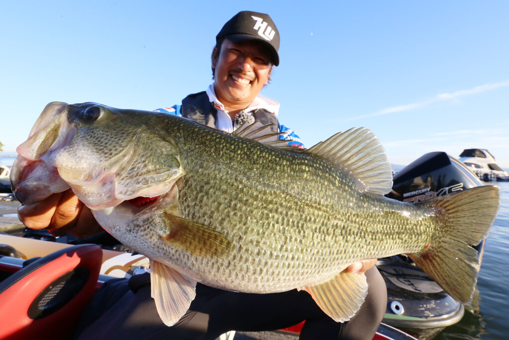 南湖LOVER vol.10 「深場のエッジは”おかえり高比重”【コイケシュリンプビッグ＆XL】」 | 釣りの総合動画サイト「Vish（ヴィッシュ）」