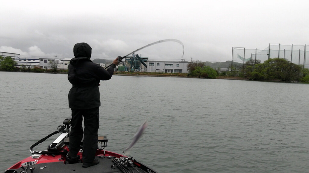 奥田学ビッグセオリーvol.16 「最強のサーチ＆バイト展開」【ウルトラカープ】 | 釣りの総合動画サイト「Vish（ヴィッシュ）」