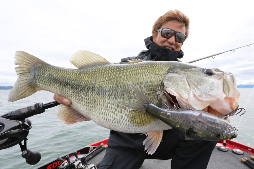 奥田学ビッグセオリーvol.16 「状況激変の打開策はマッチ・ザ・ベイト」 | 釣りの総合動画サイト「Vish（ヴィッシュ）」