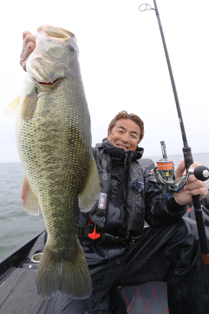 奥田学ビッグセオリーvol.17 「動かないバスを食わせる秘策」 | 釣りの総合動画サイト「Vish（ヴィッシュ）」